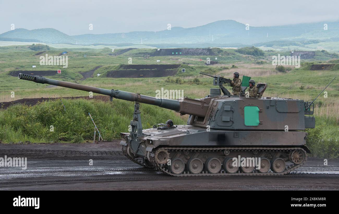 Type 99 155mm self propelled howitzer hi-res stock photography and ...