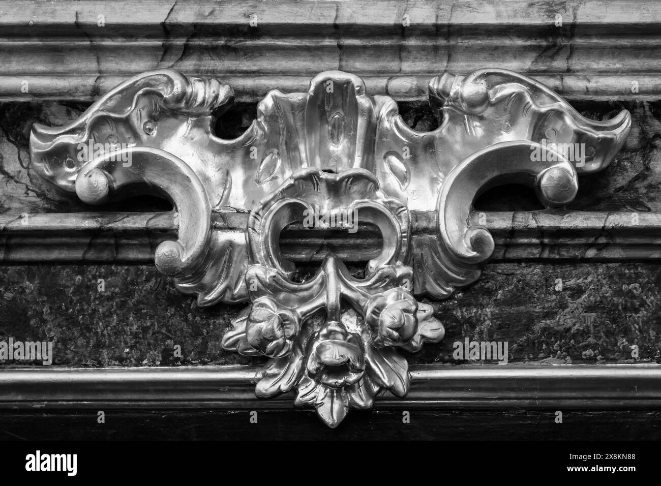 wooden sculpture art in black and white Stock Photo - Alamy