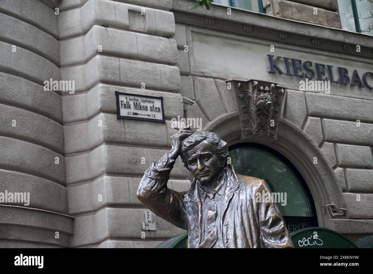 Bronze statue of actor Peter Falk as his most famous character police ...