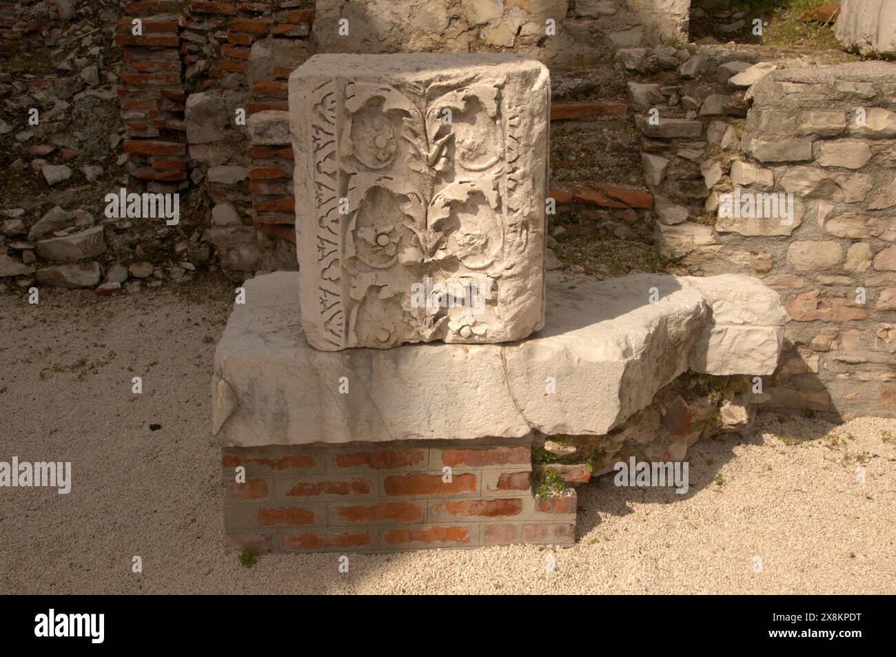 Detail of masonry of Roman ruins in Brescia, Lombardy Stock Photo - Alamy