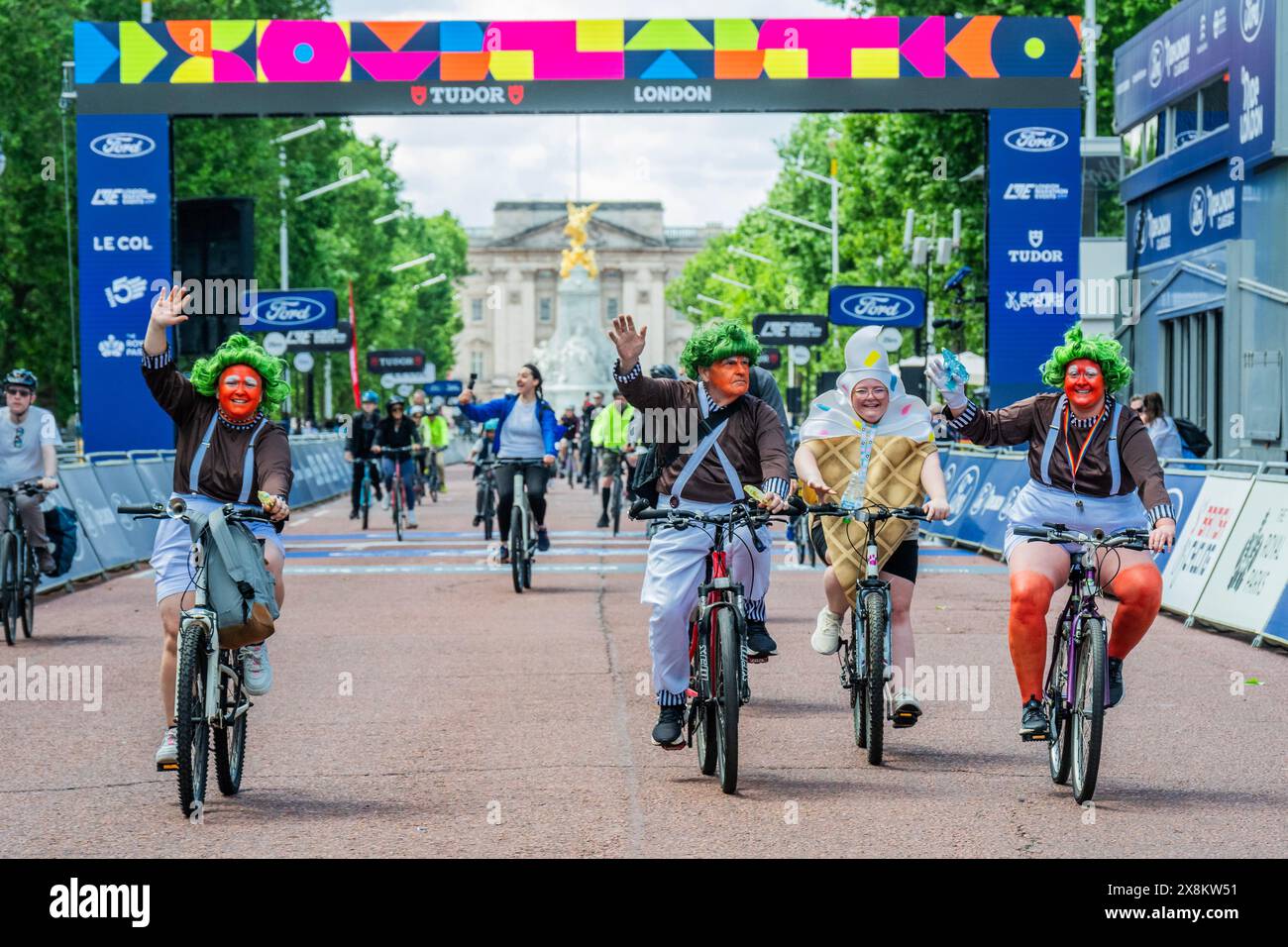 London, UK. 26th May, 2024. A group dressed as Umpa Lumpas (from Willie ...