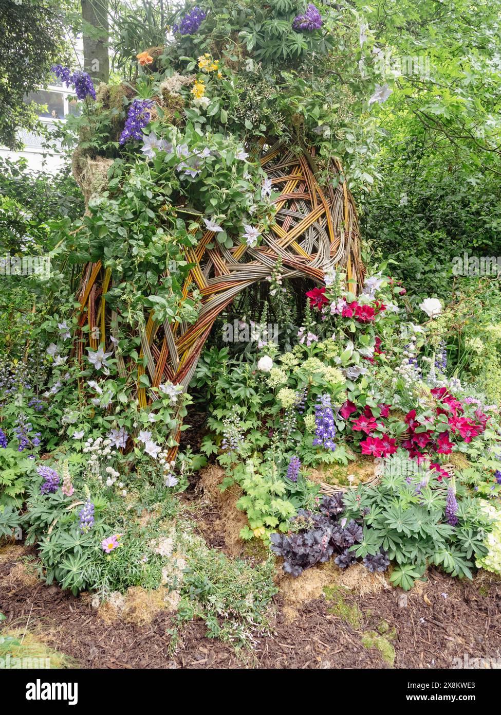 Garden Exhibit at Chelsea Flower Show Stock Photo - Alamy