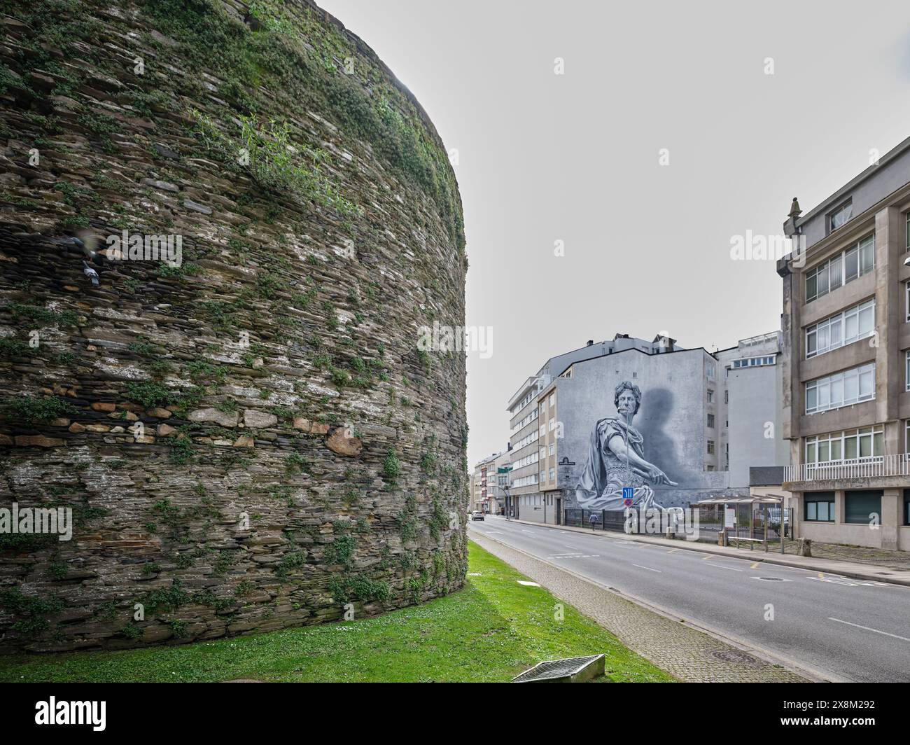 Uno de los murales más destacados en Lugo es el retrato de Julio César ...