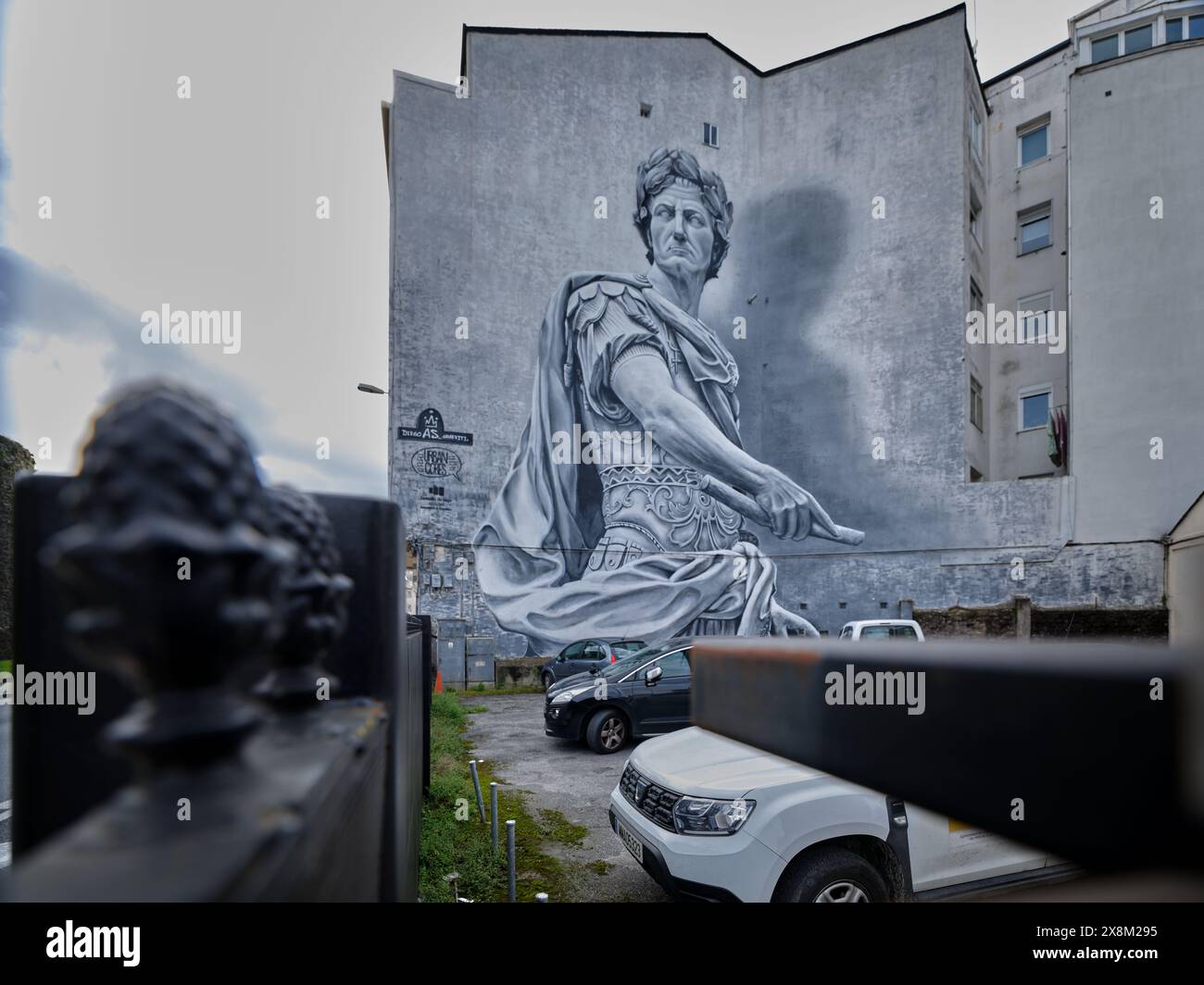 Uno de los murales más destacados en Lugo es el retrato de Julio César ...
