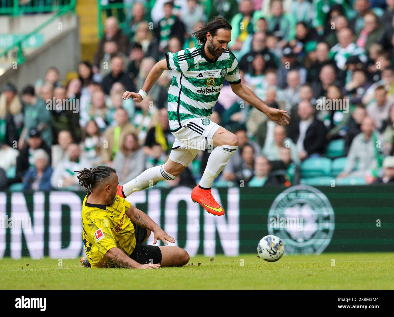 Giorgio Samaras of Celtic and Patrick Owomoyela of Dortmund during the ...