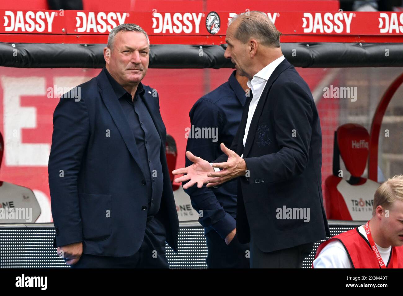 UTRECHT - (l-r) FC Utrecht coach Ron Jans, general manager of Go Ahead ...