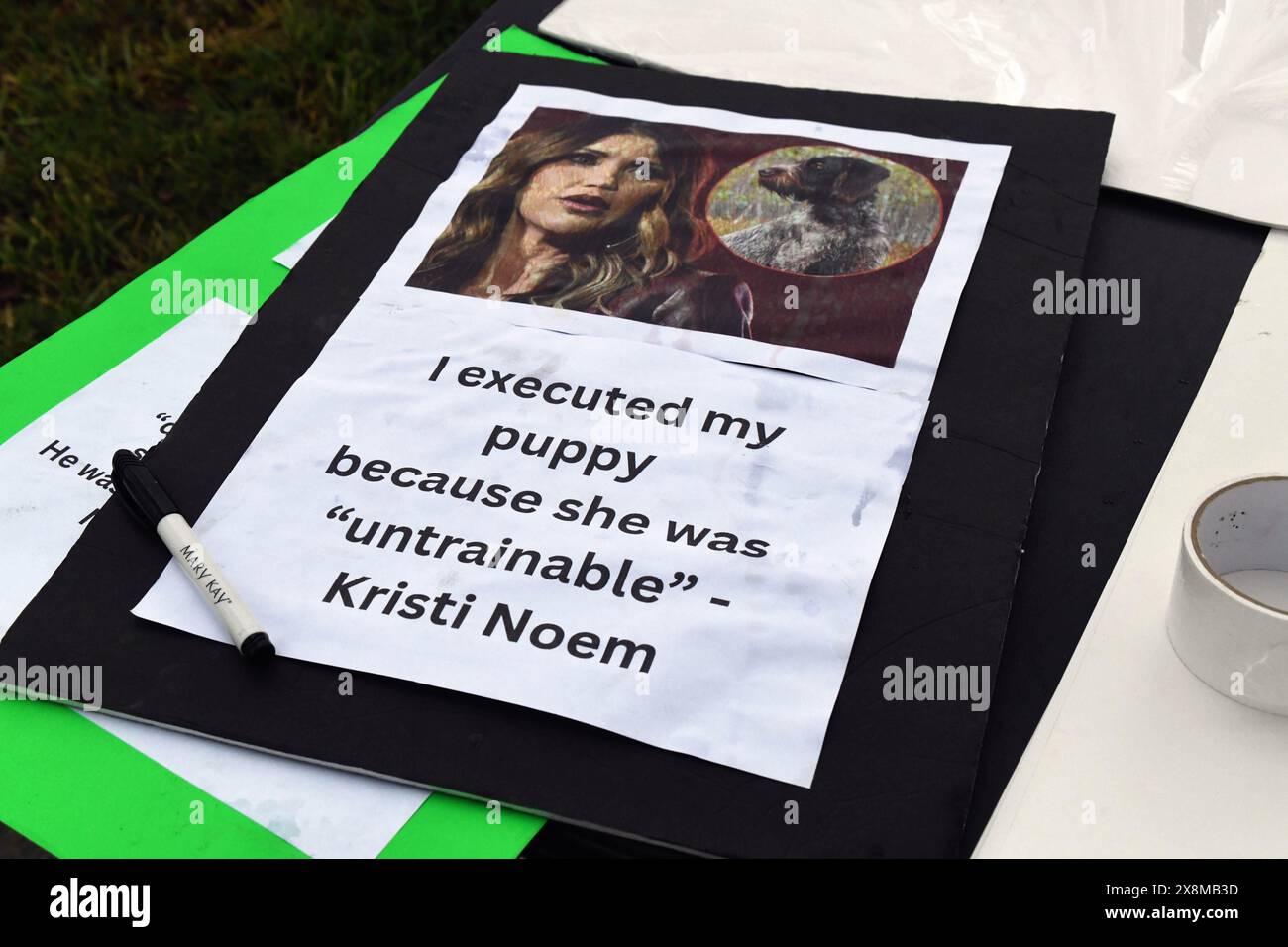 Governor noem hi-res stock photography and images - Alamy