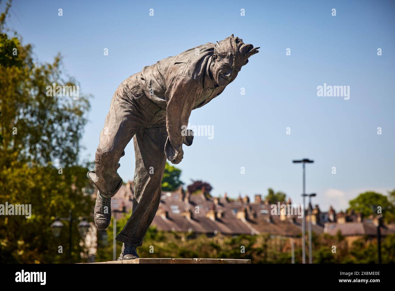 Skipton, North Yorkshire town centre Statue of Freddie Truman English ...
