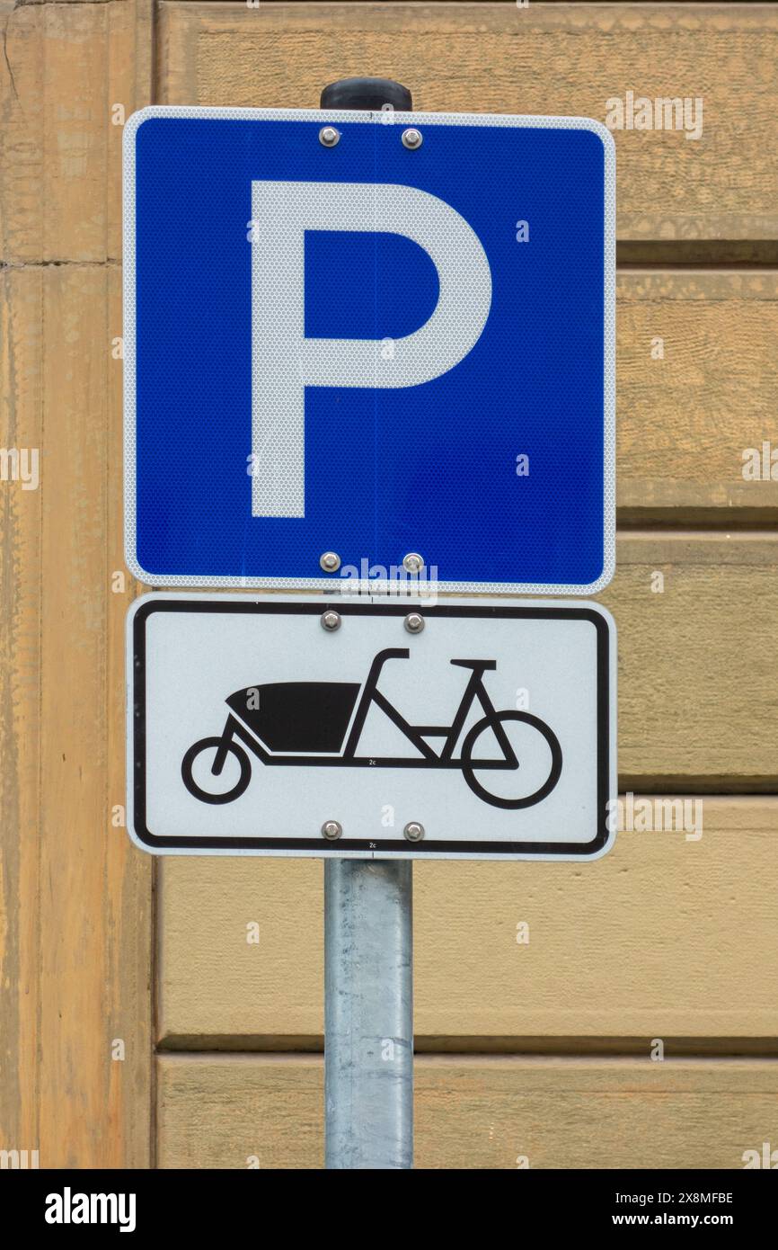 traffic sign for parking cargo bike. Parkplatzschild Lastenfahrrad in ...
