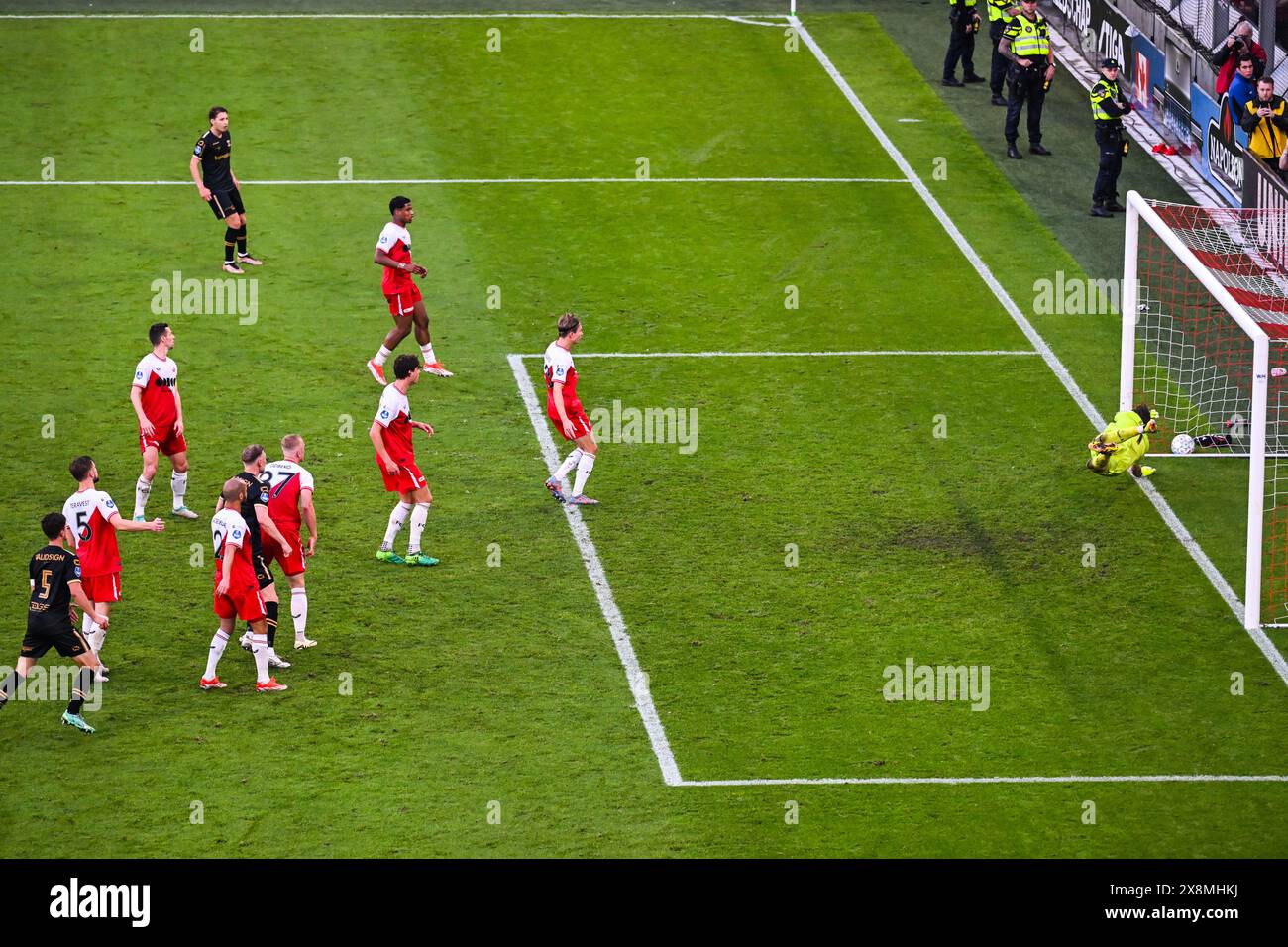 UTRECHT - Joris Kramer of Go Ahead Eagles scores the 1-2 during the ...