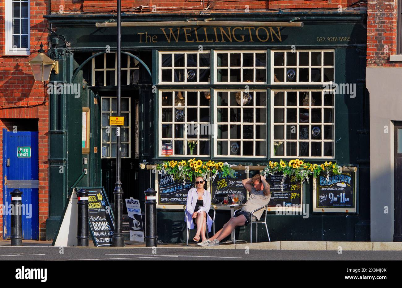 ENGLISH COASTAL PATH, THE WELLINGTON PUB, POINT BATTERY, HOT WALLS, THE ...