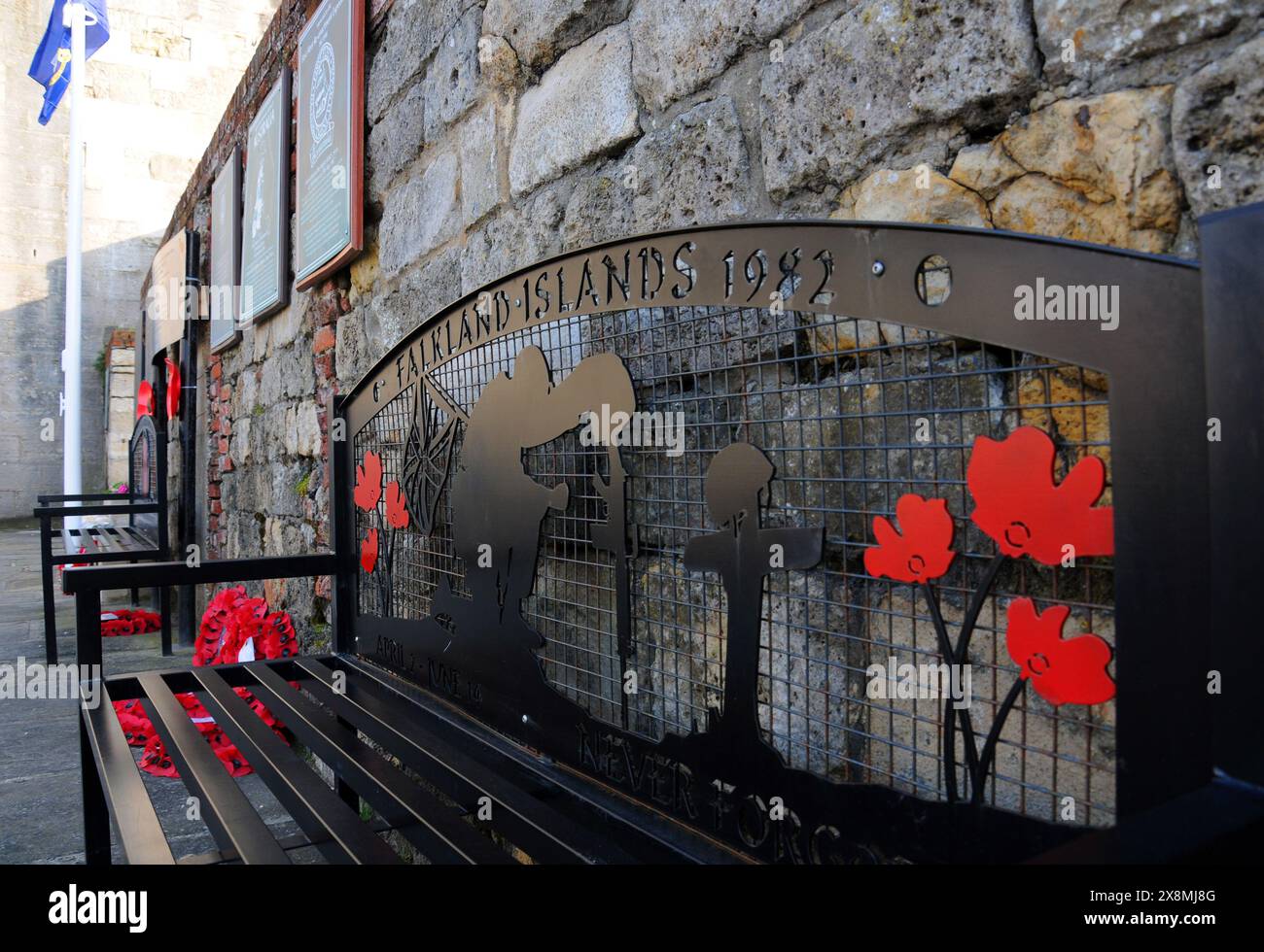 ENGLISH COASTAL PATH, THE FALKLANDS MEMORIAL, POINT BATTERY, HOT WALLS ...