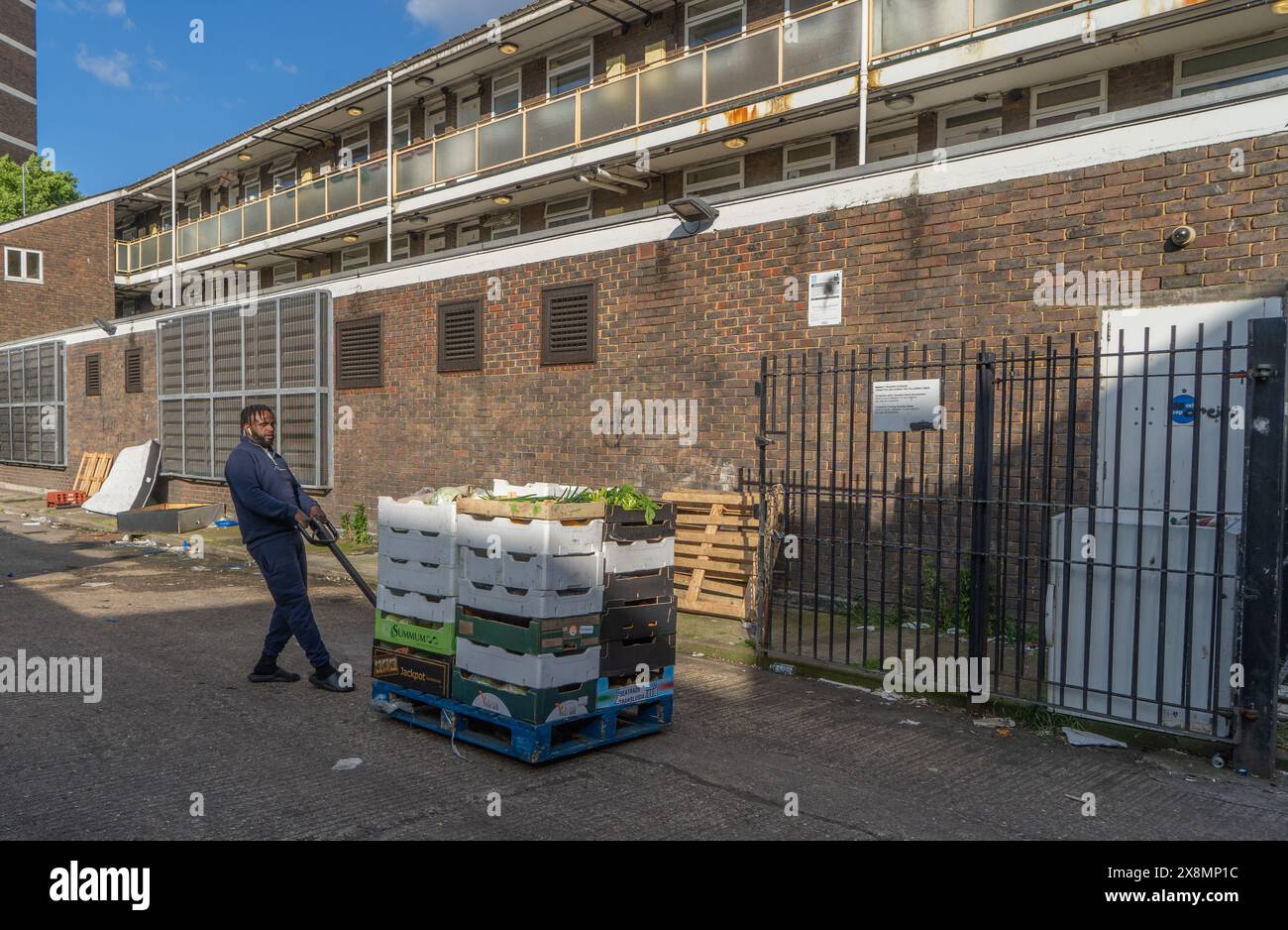 Porter at Church Street Market in London,England,UK Stock Photo - Alamy