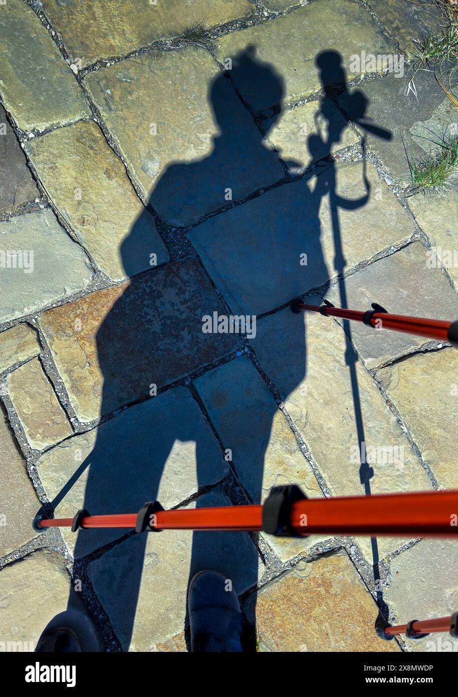 Female photographer silhouette hi-res stock photography and images - Alamy