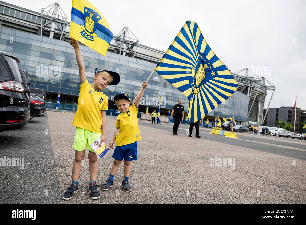 Brondby, Denmark. 26th May, 2024. Football fans of Broendby IF gather ...
