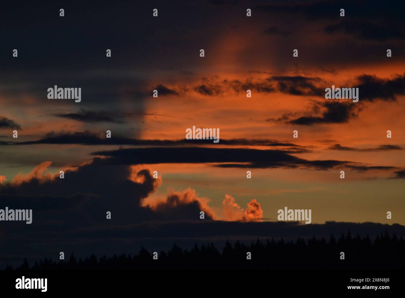 We can see a sunset and some shapes of the clouds spectacular Stock ...