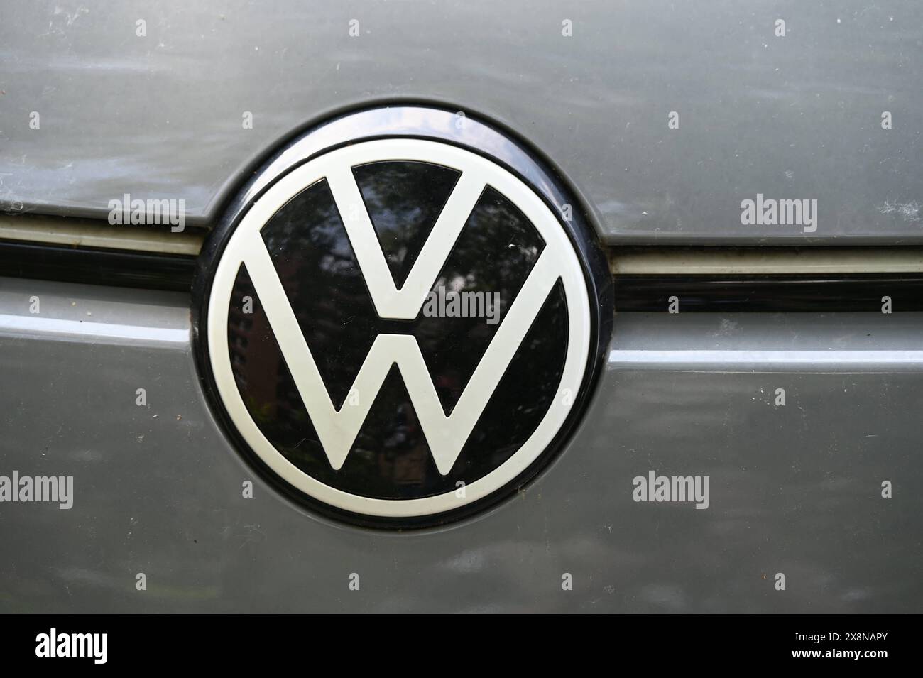 Logo, Schriftzug von VW Volkswagen auf einem Fahrzeug *** VW Volkswagen ...