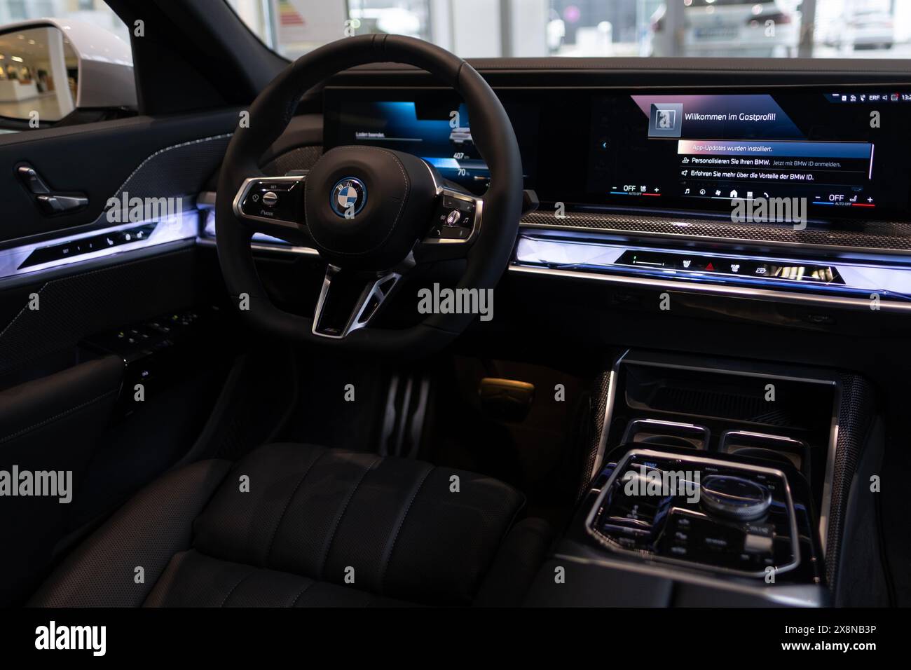 black Interior, steering wheel, center console bmw 7er Limousine G70 ...