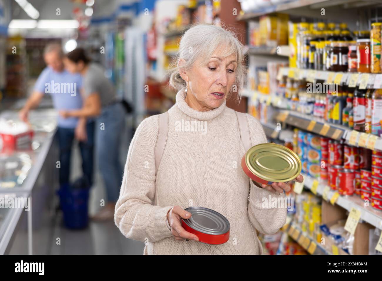 Reading labels at grocery store hi-res stock photography and images - Alamy