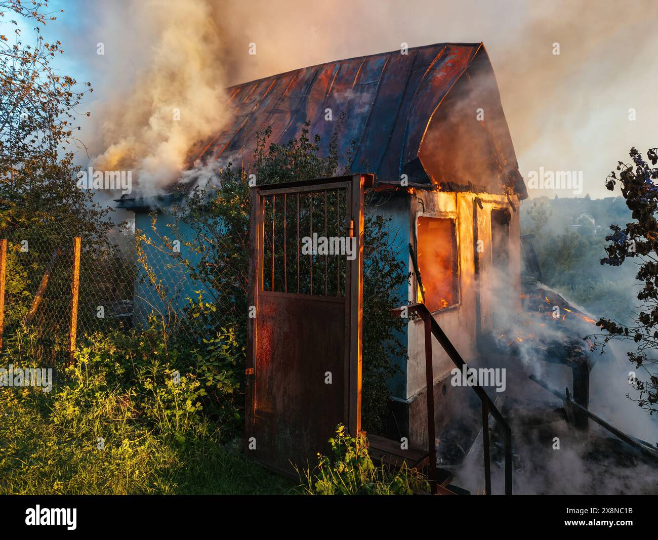 Fire in wooden house hi-res stock photography and images - Alamy