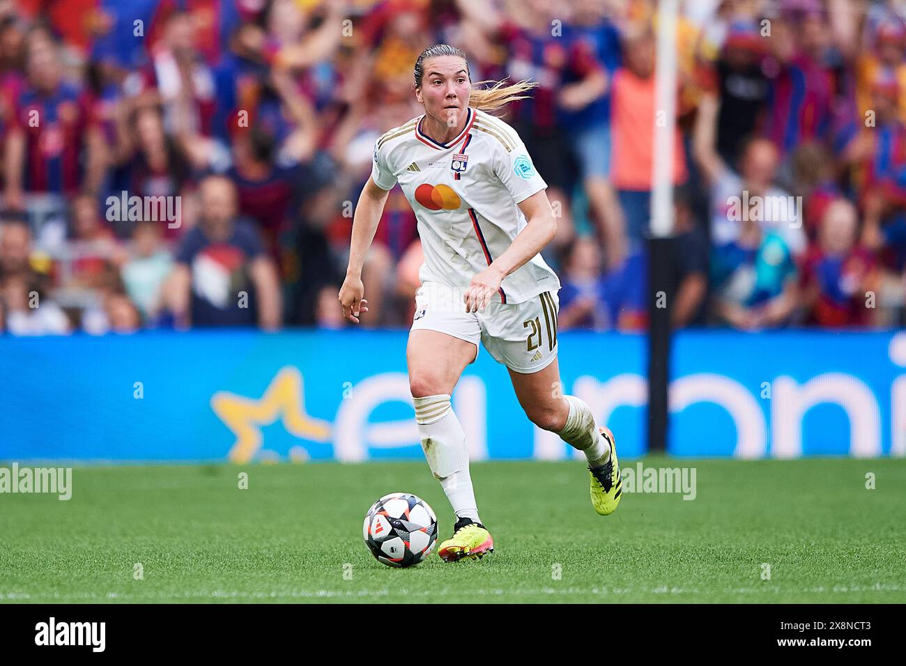 Vanessa Gilles of Olympique Lyonnais with the ball during the UEFA ...