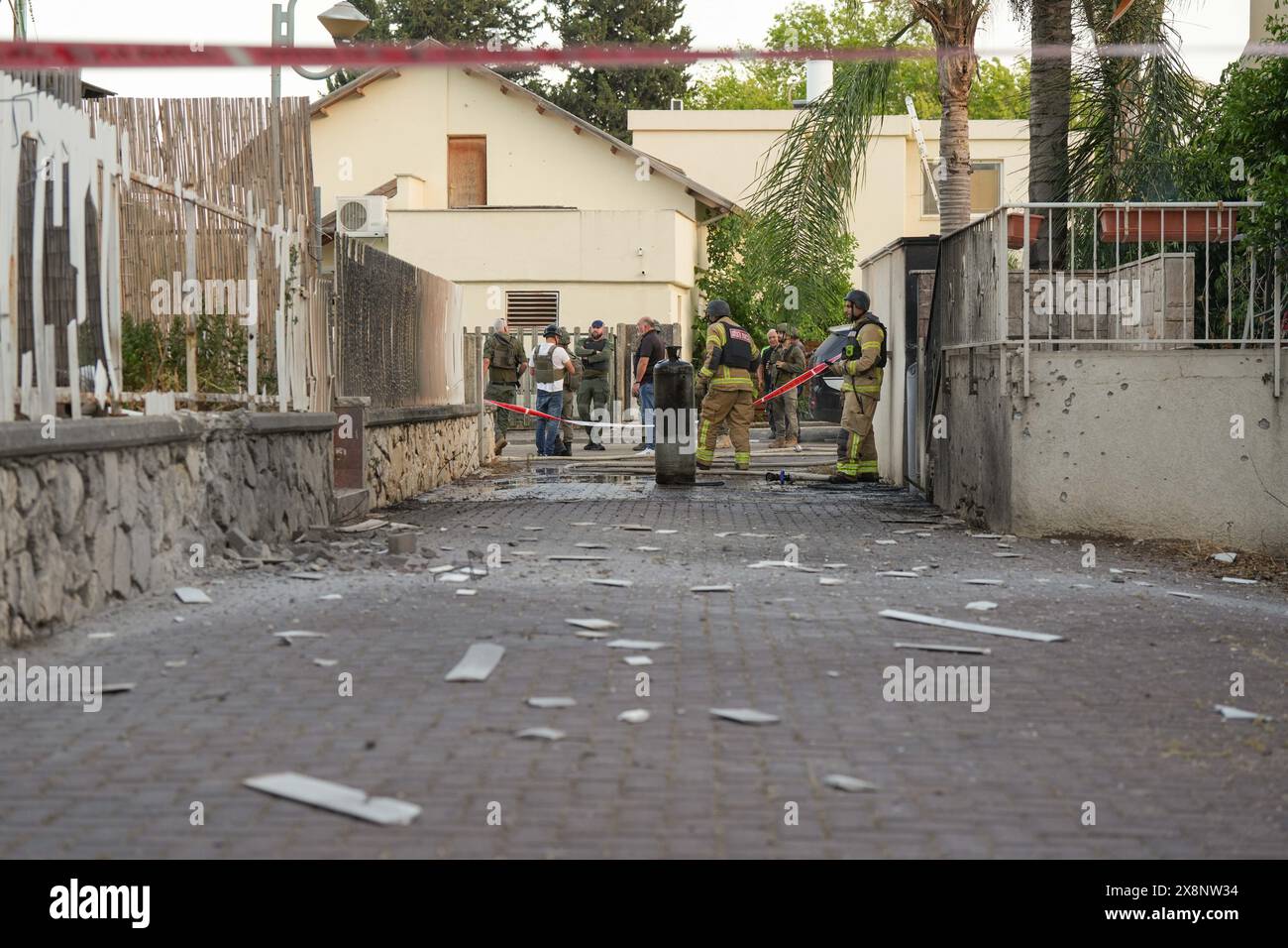 (240527) -- KIRYAT SHMONA, May 27, 2024 (Xinhua) -- Members of Israeli ...