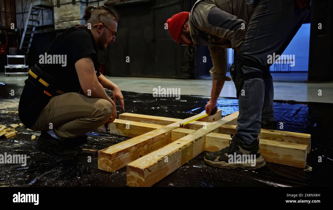 Diy shop workers hi-res stock photography and images - Alamy