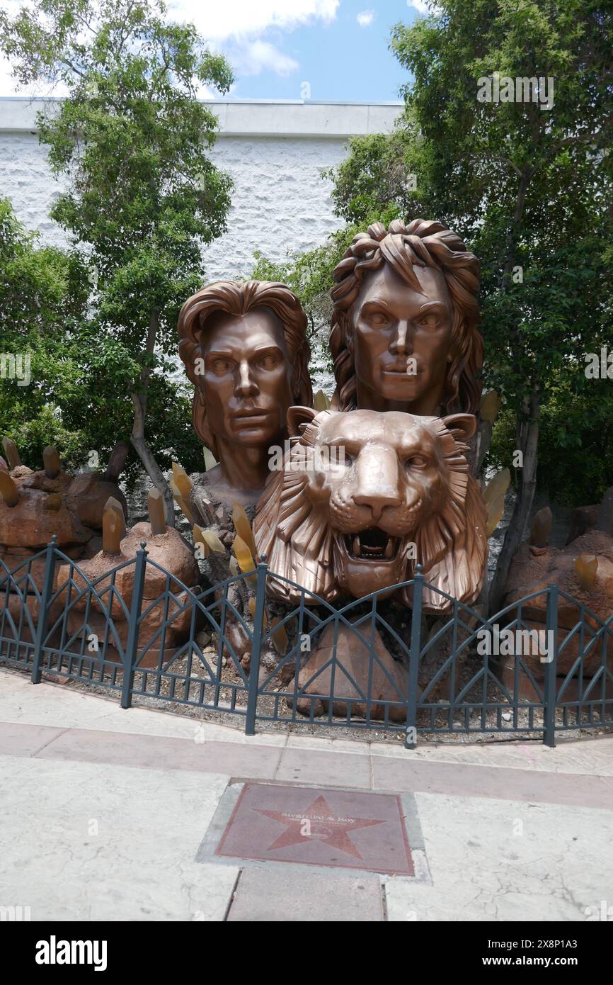 Las Vegas, Nevada, USA 15th May 2024 Siegfried And Roy Plaza and Statue ...