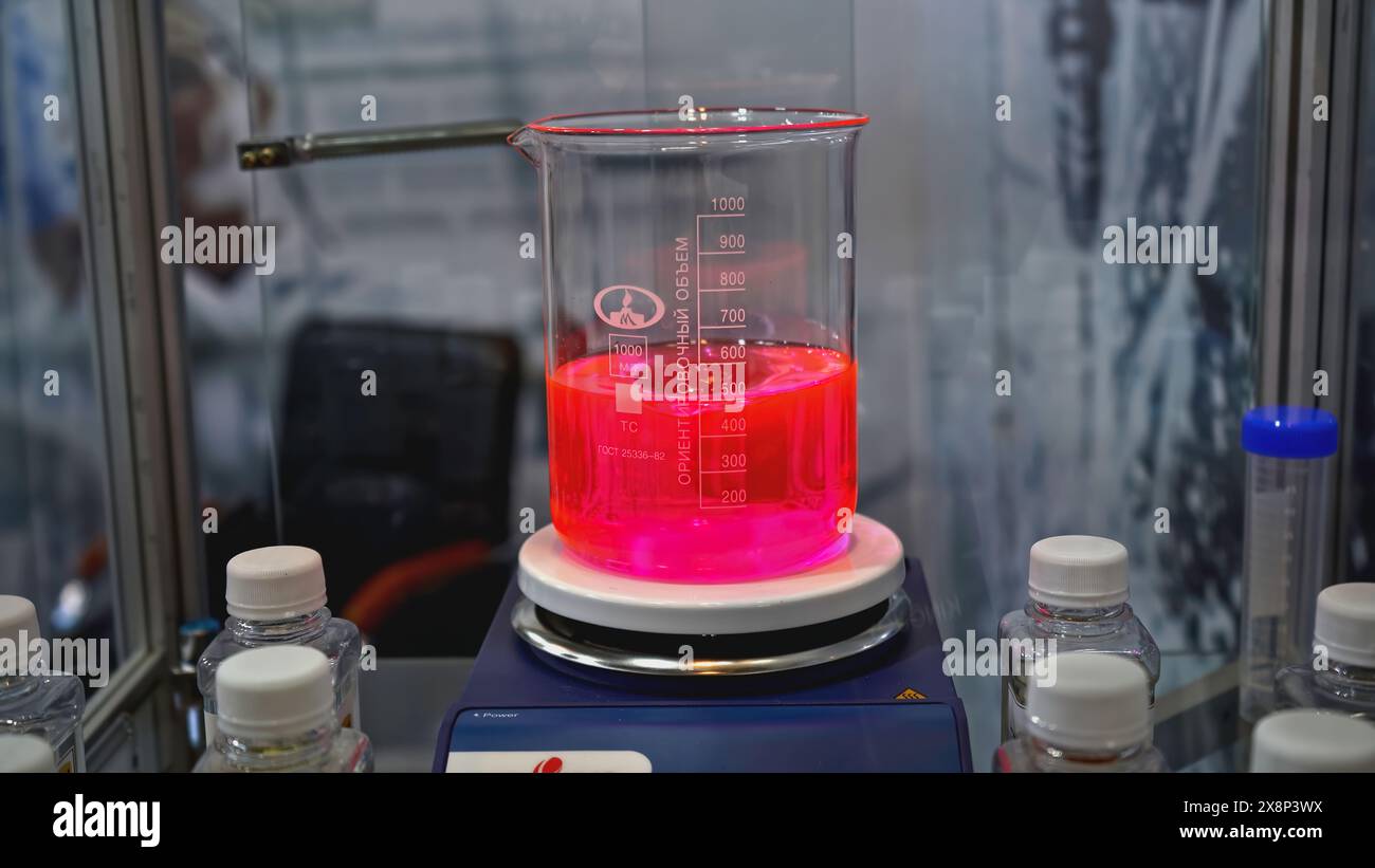 Video glass laboratory test tube hi-res stock photography and images ...