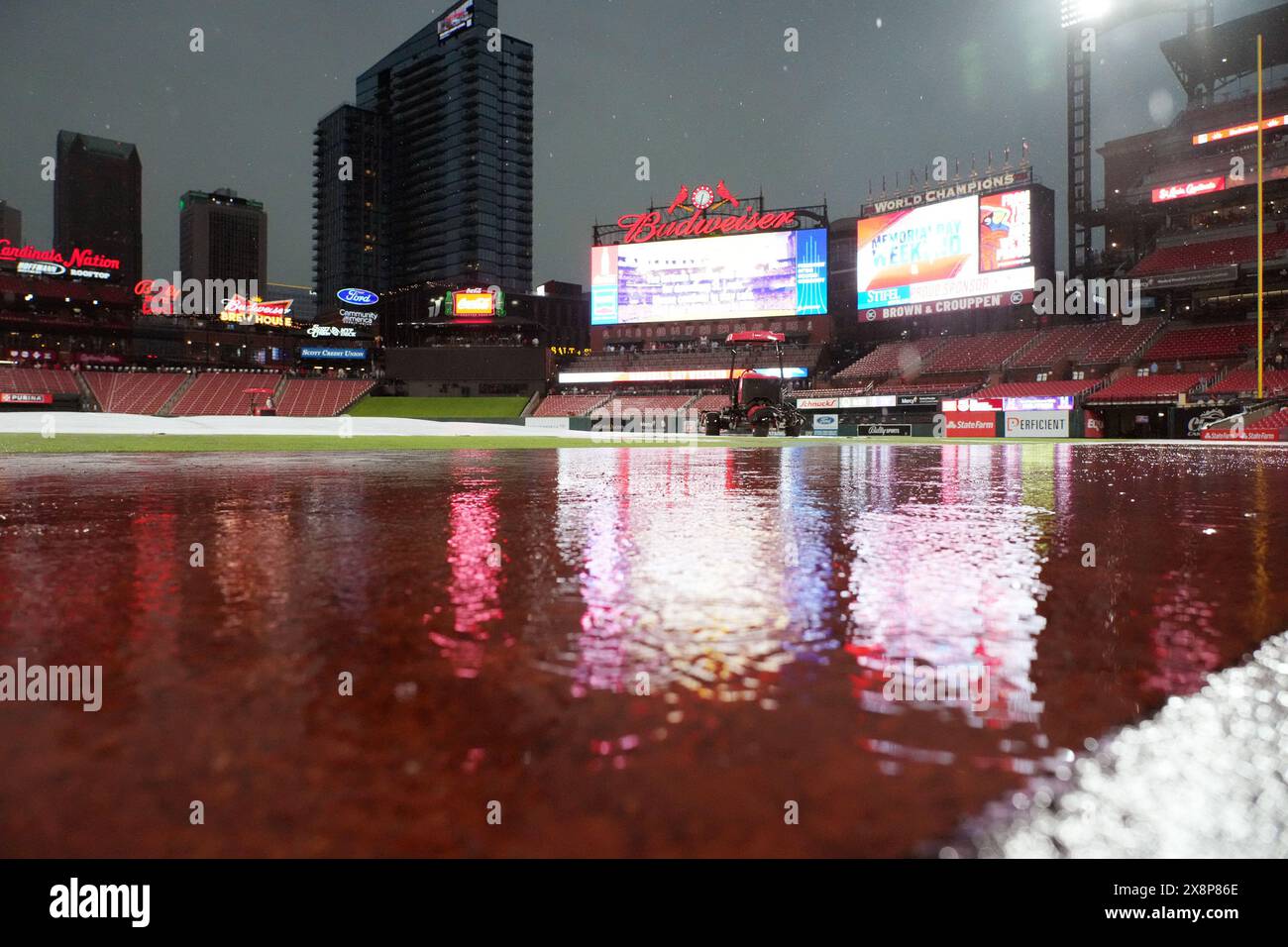 St. Louis, United States. 30th May, 2024. A rain soaked Busch Stadium ...