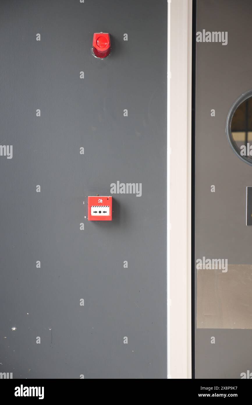 Red fire alarm button on wall Stock Photo - Alamy