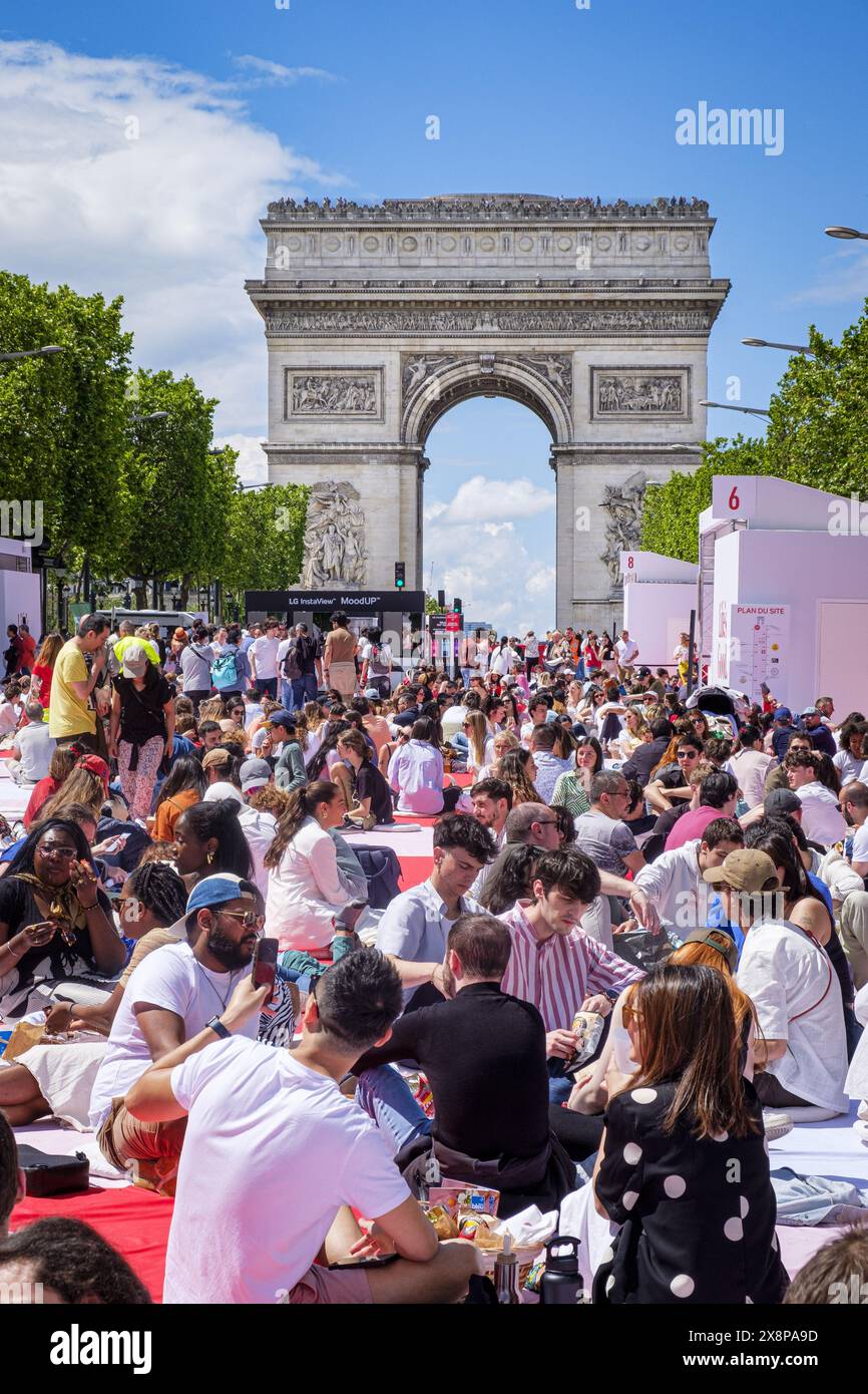 FRANCE. PARIS (75) 8 EME ARRONDISSEMENT. AVENUE DES CHAMPS-ELYSEES ...