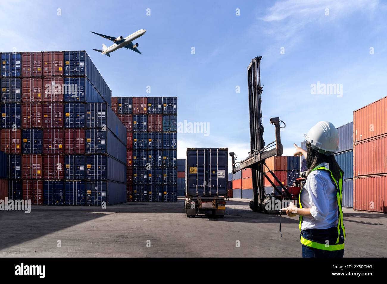 Foreman Woman control loading Containers box from Cargo freight ship ...