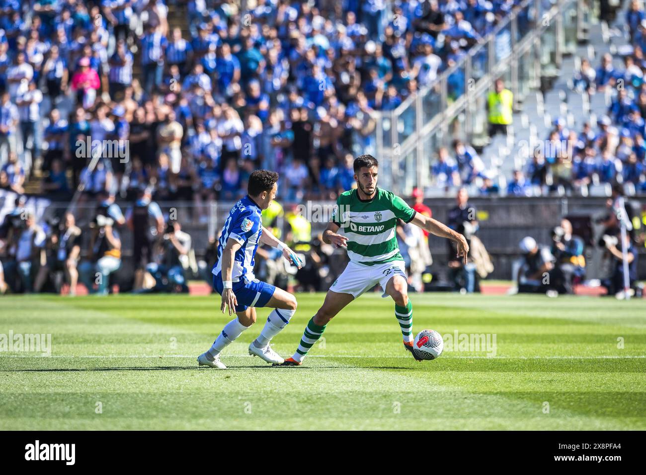 Goncalo Inacio of Sporting CP (R) with Kepler Laveran de Lima Ferreira ...