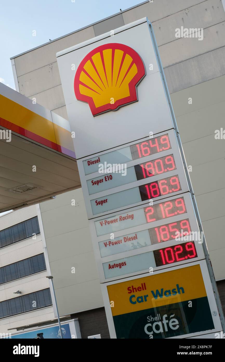 Price board at a Shell petrol station in Cologne Stock Photo - Alamy