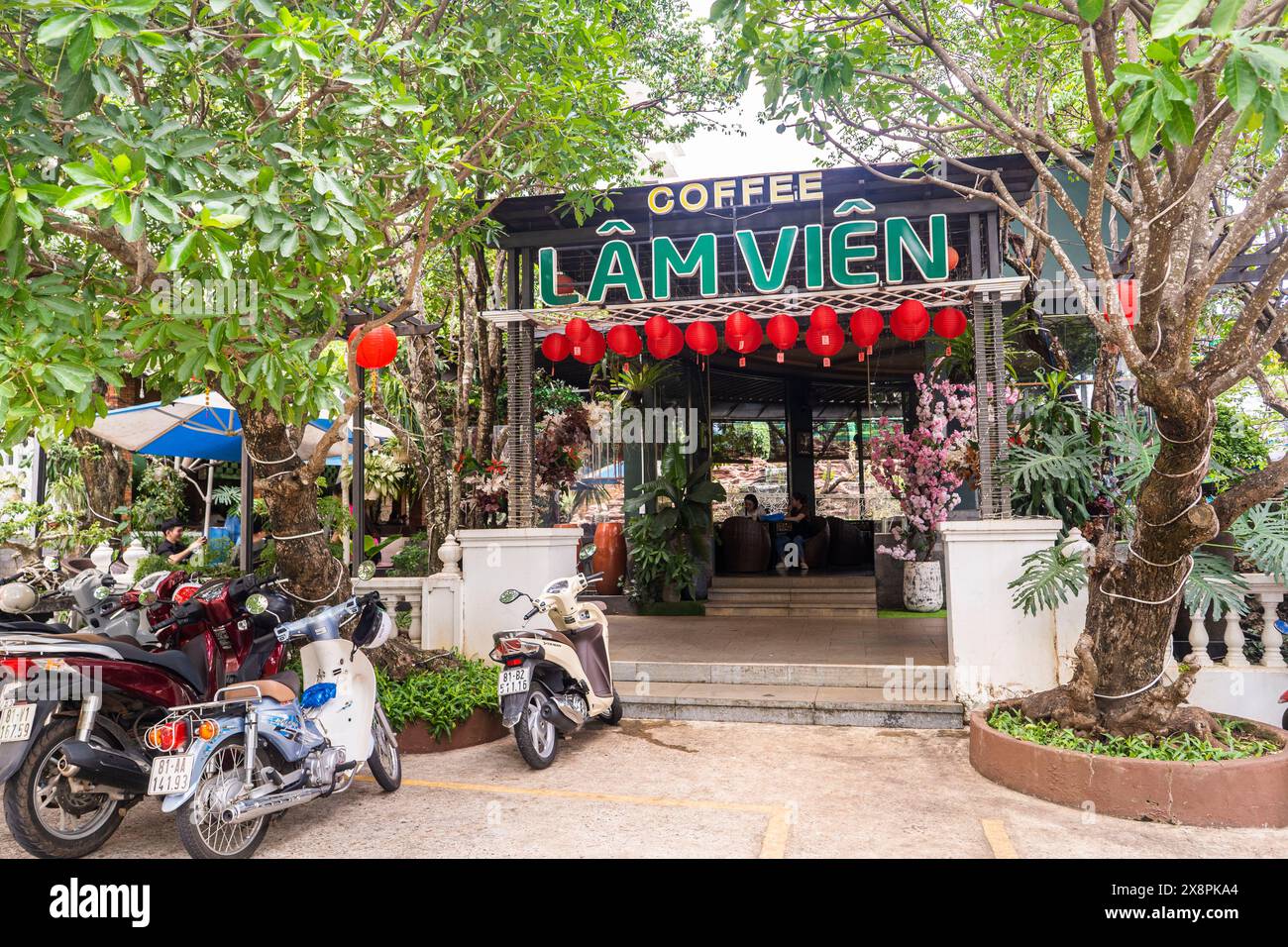 Vietnamese cafe culture hi-res stock photography and images - Alamy