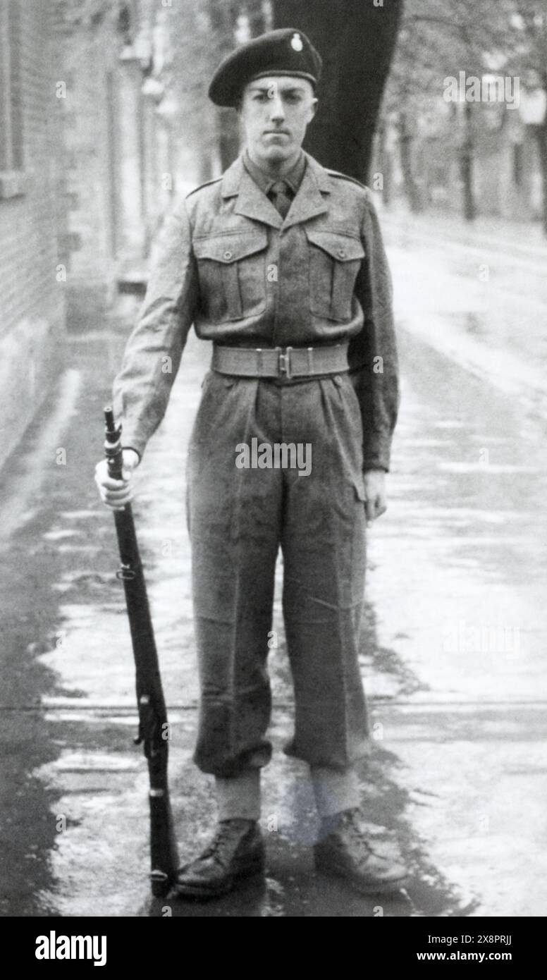 A British soldier with a No.4 Lee Enfield rifle, c. early 1950s Stock ...