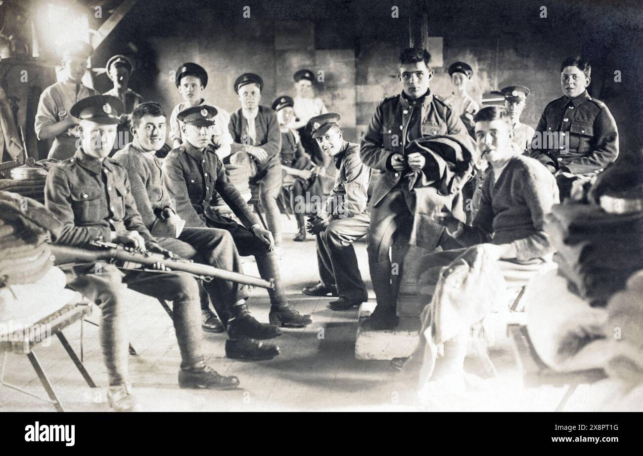Soldiers of the Royal Engineers inside a barracks hut during the First World War Stock Photo - Alamy
