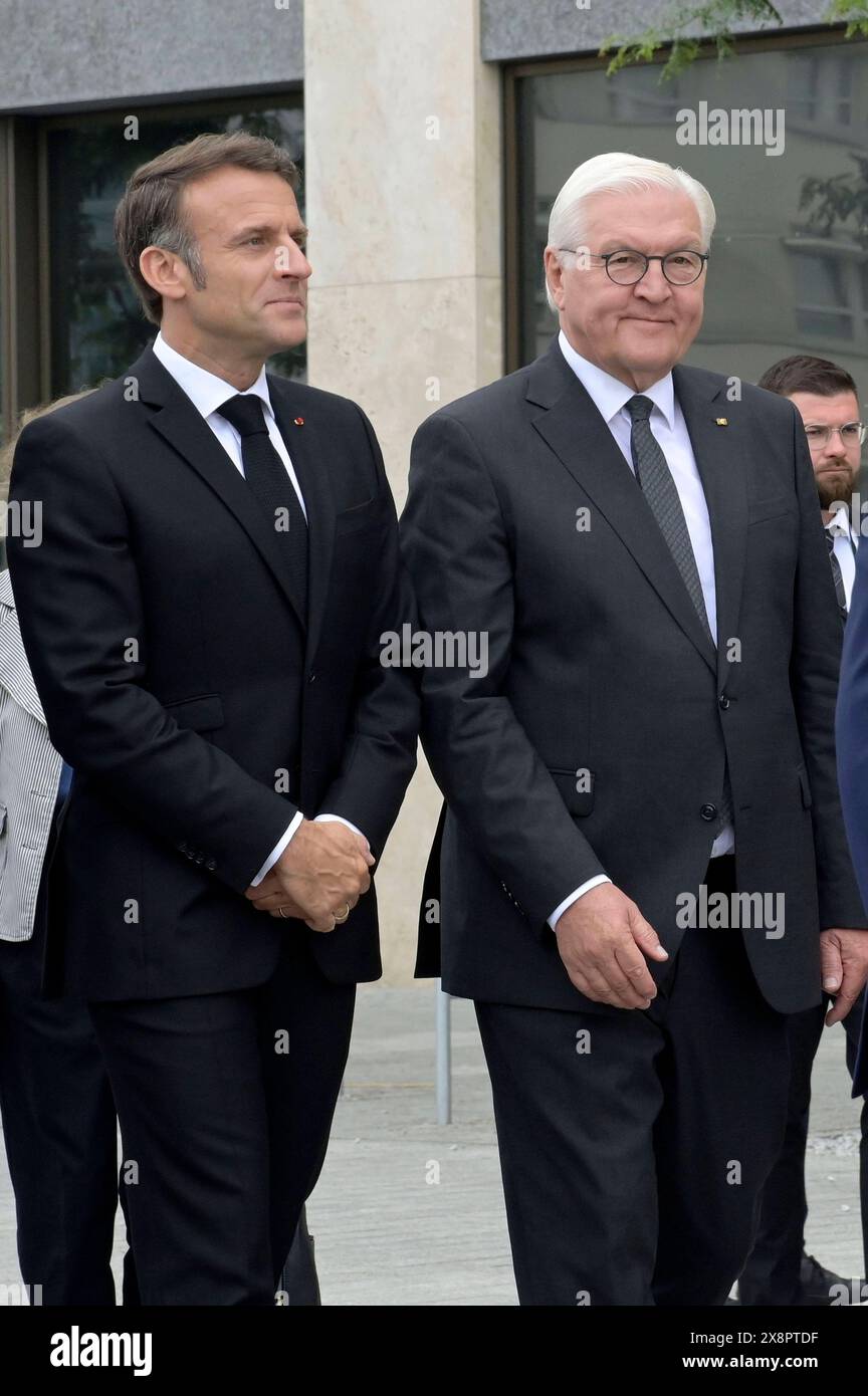 Emmanuel Macron und Frank-Walter Steinmeier bei der Kranzniederlegung ...