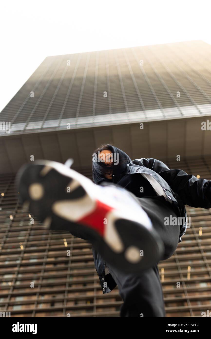 Young athletic woman in sleek hi-res stock photography and images - Alamy