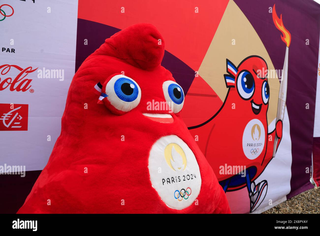 Arrival of the 2024 Olympic torch relay in Bordeaux. Bordeaux, Gironde ...