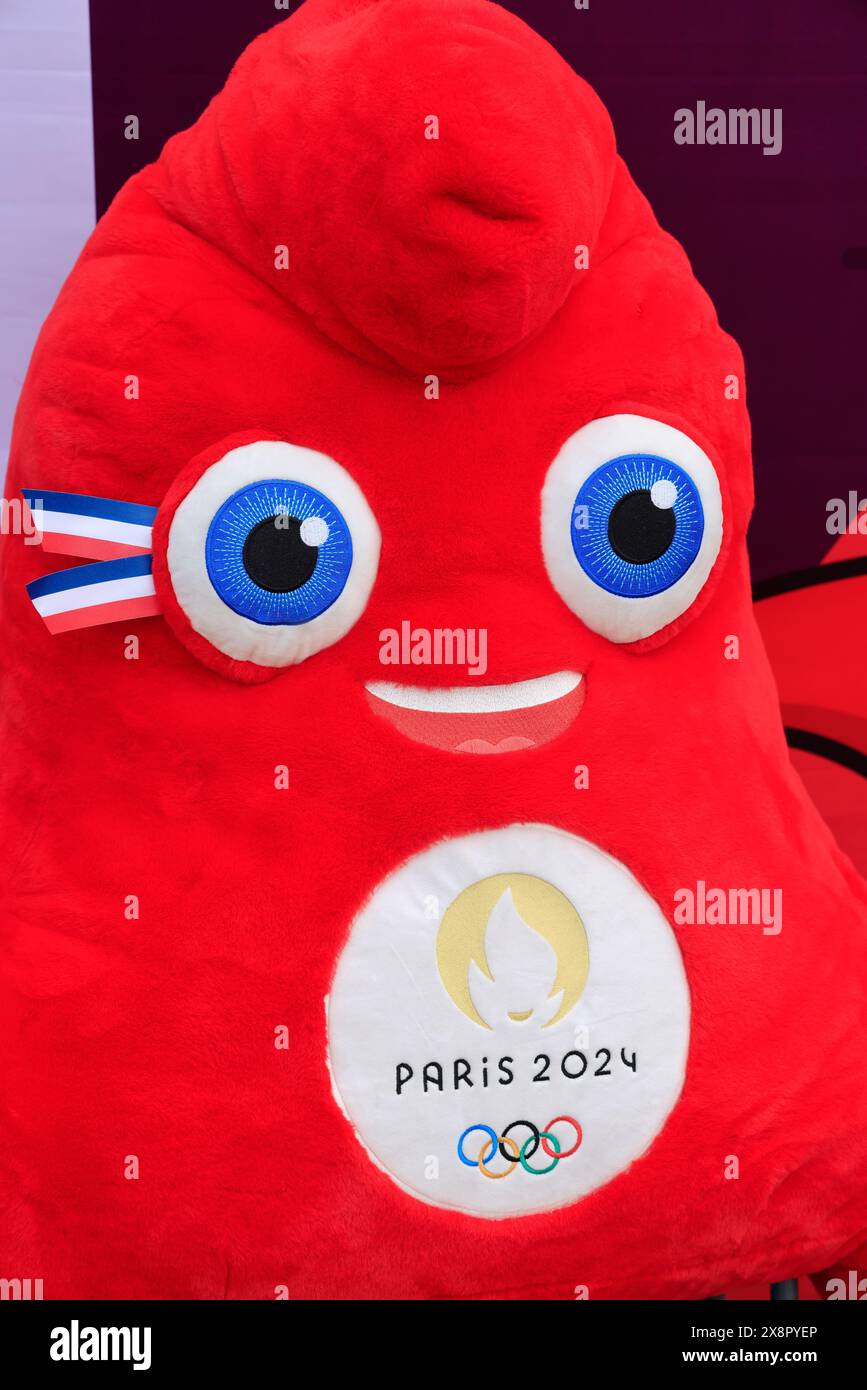 Arrival of the 2024 Olympic torch relay in Bordeaux. Bordeaux, Gironde ...