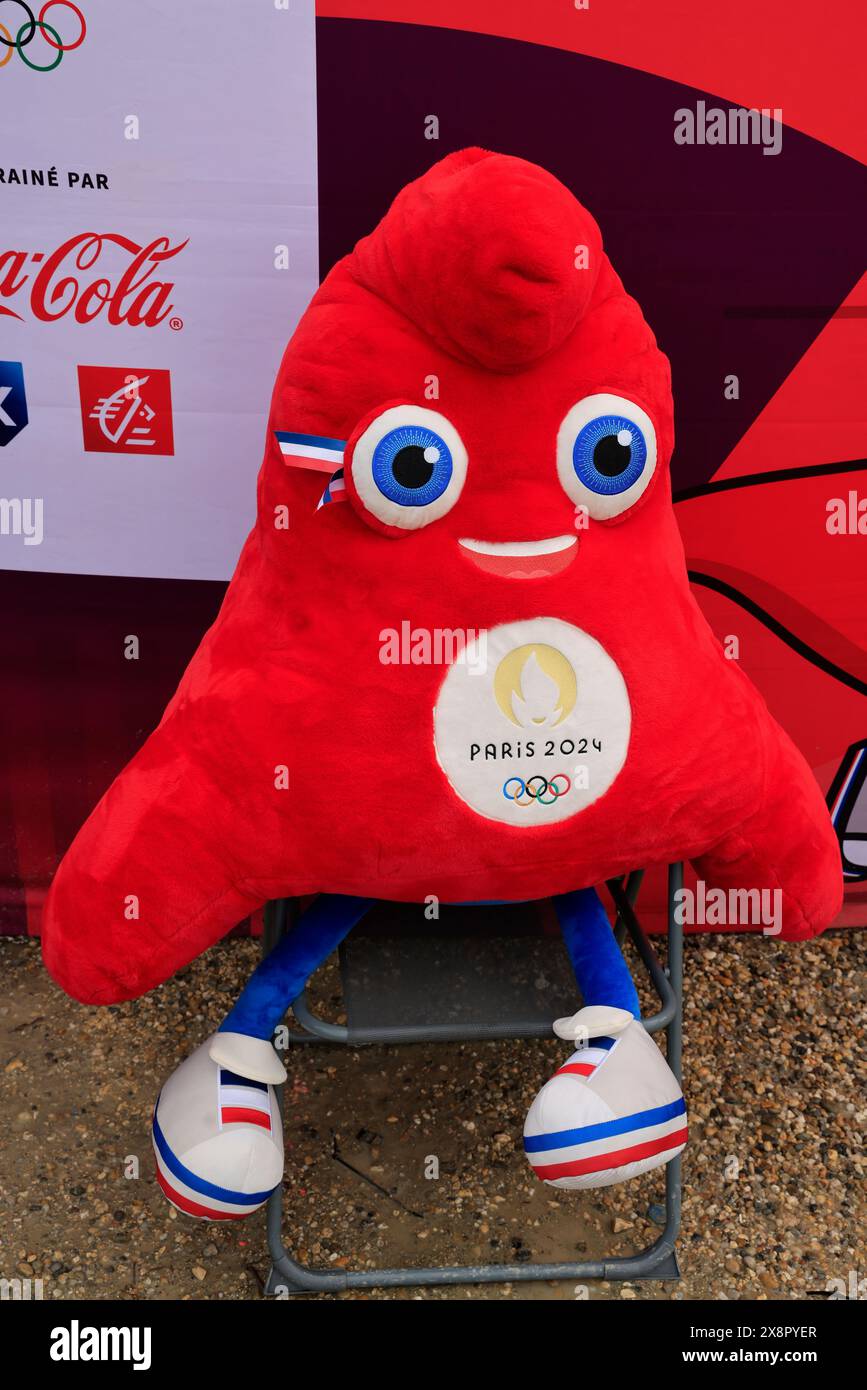 Arrival of the 2024 Olympic torch relay in Bordeaux. Bordeaux, Gironde ...