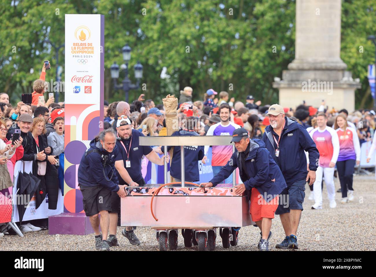 Preparation of the 2024 olympic torch relay cauldron hi-res stock ...