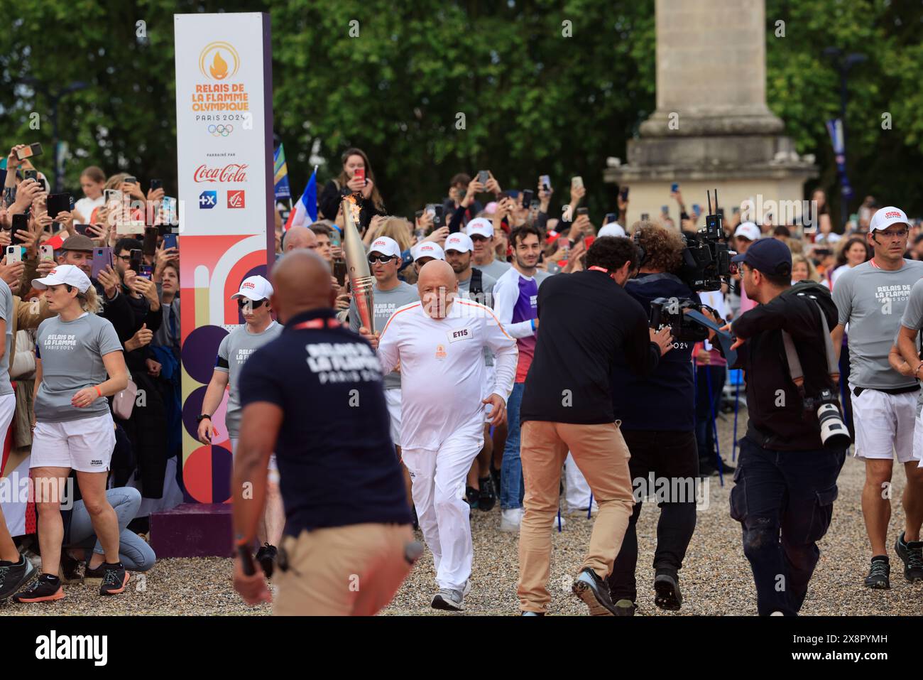 Arrival of the 2024 Olympic torch relay in Bordeaux. Thierry Marx ...