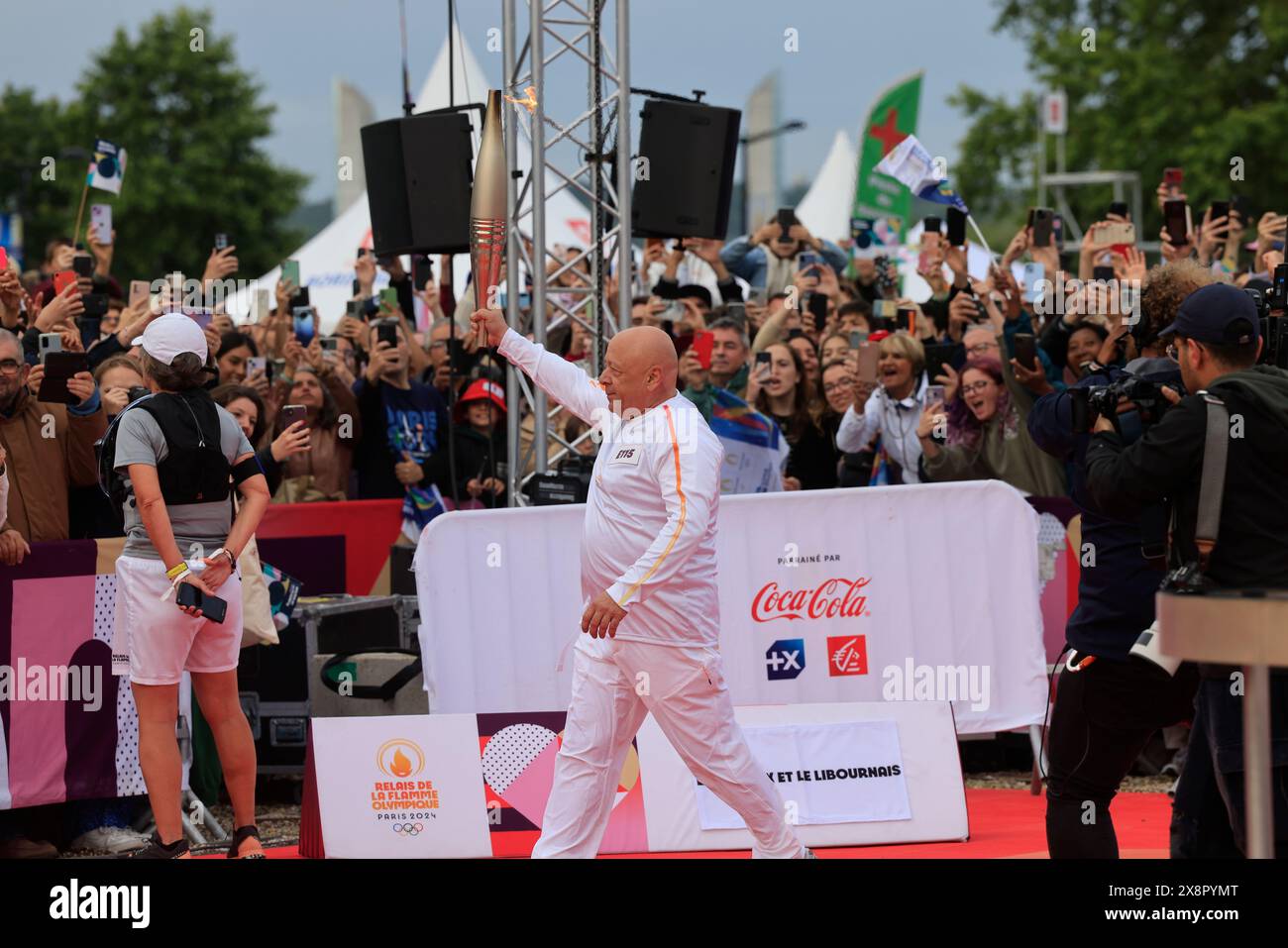 Arrival of the 2024 Olympic torch relay in Bordeaux. Thierry Marx ...