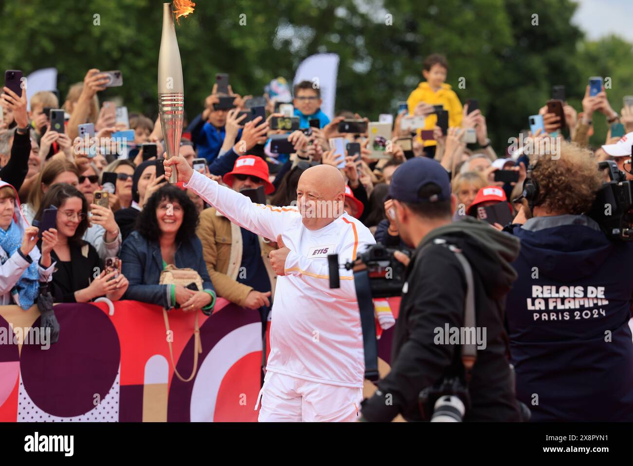 Arrival of the 2024 Olympic torch relay in Bordeaux. Thierry Marx ...