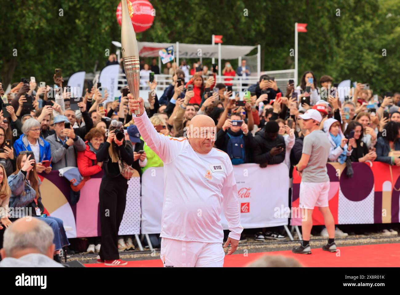 Arrival of the 2024 Olympic torch relay in Bordeaux. Thierry Marx ...