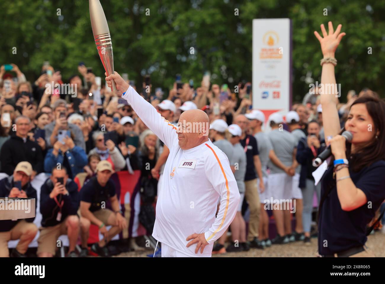 Arrival of the 2024 Olympic torch relay in Bordeaux. Thierry Marx ...