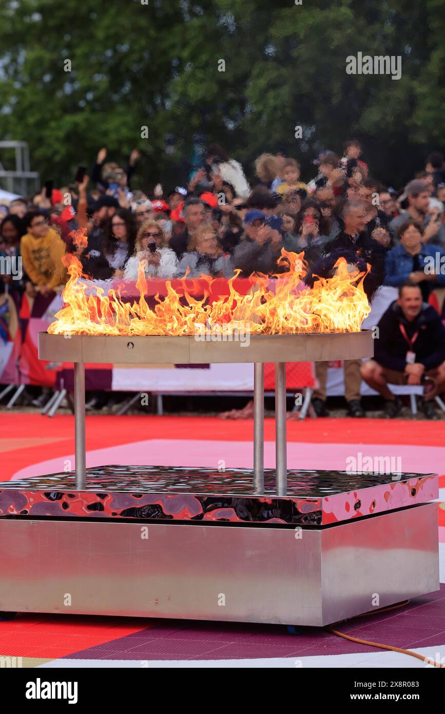 Cauldron of the 2024 olympic torch relay hi-res stock photography and ...